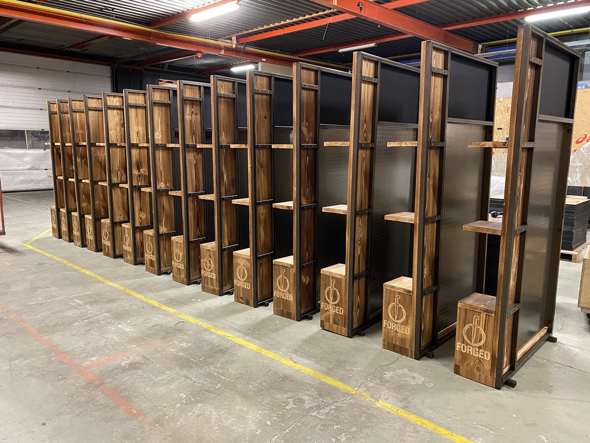 Forged displays | Dehullu – interieur en standbouw